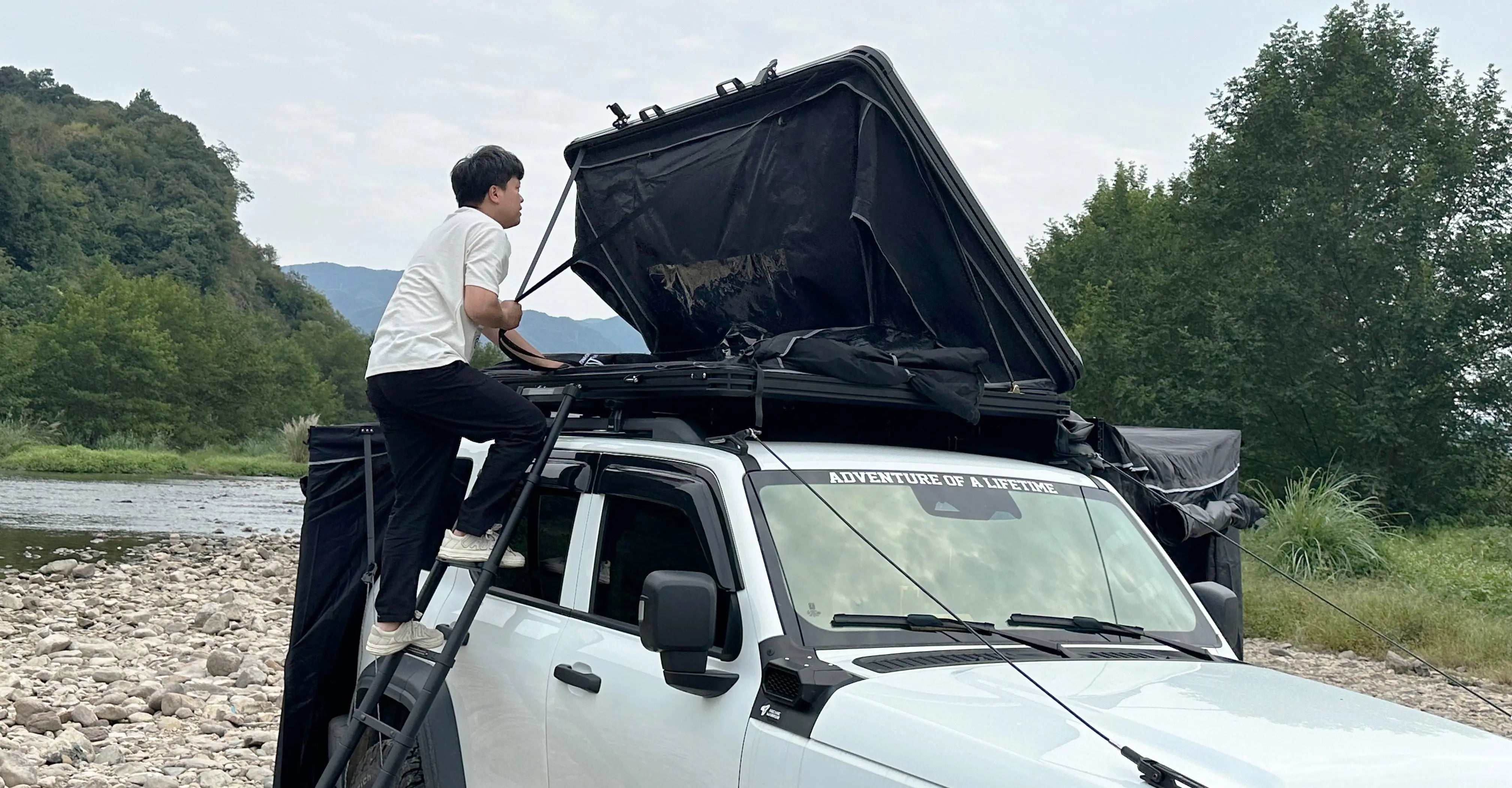 Quick Setup 4x4 Rooftop Tent: The Ultimate Camping Solution - – Younghunter