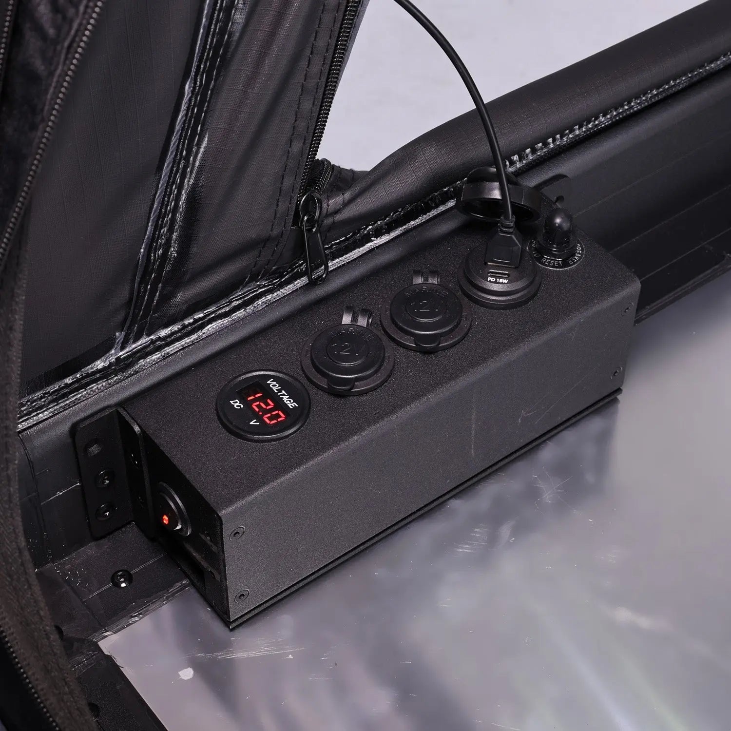 Multi-function Power Box Charger for Rooftop Tents – Younghunter
